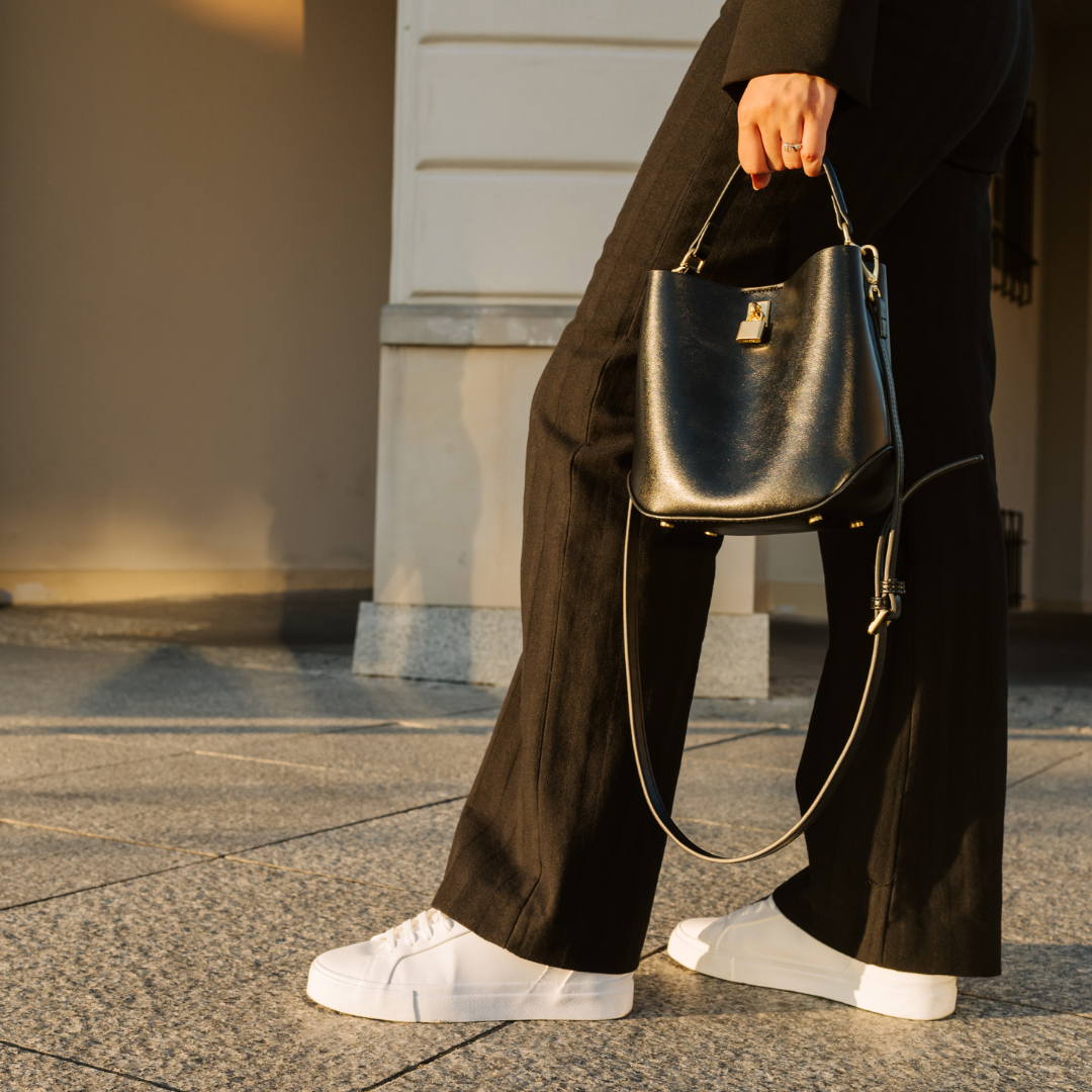 Fall Sneaker Outfits That Are Stylish Comfortable and Easy to Wear ...